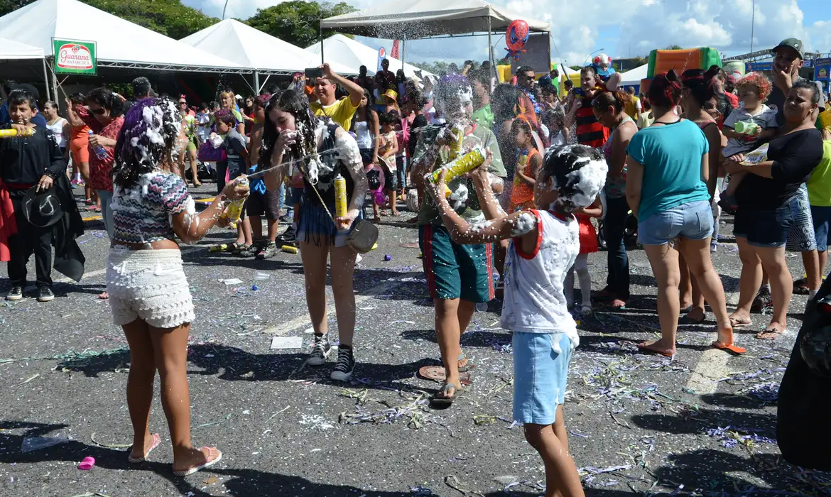 Campanha quer proteger crianças e adolescentes no carnaval Campanha quer proteger crianças e adolescentes no carnaval